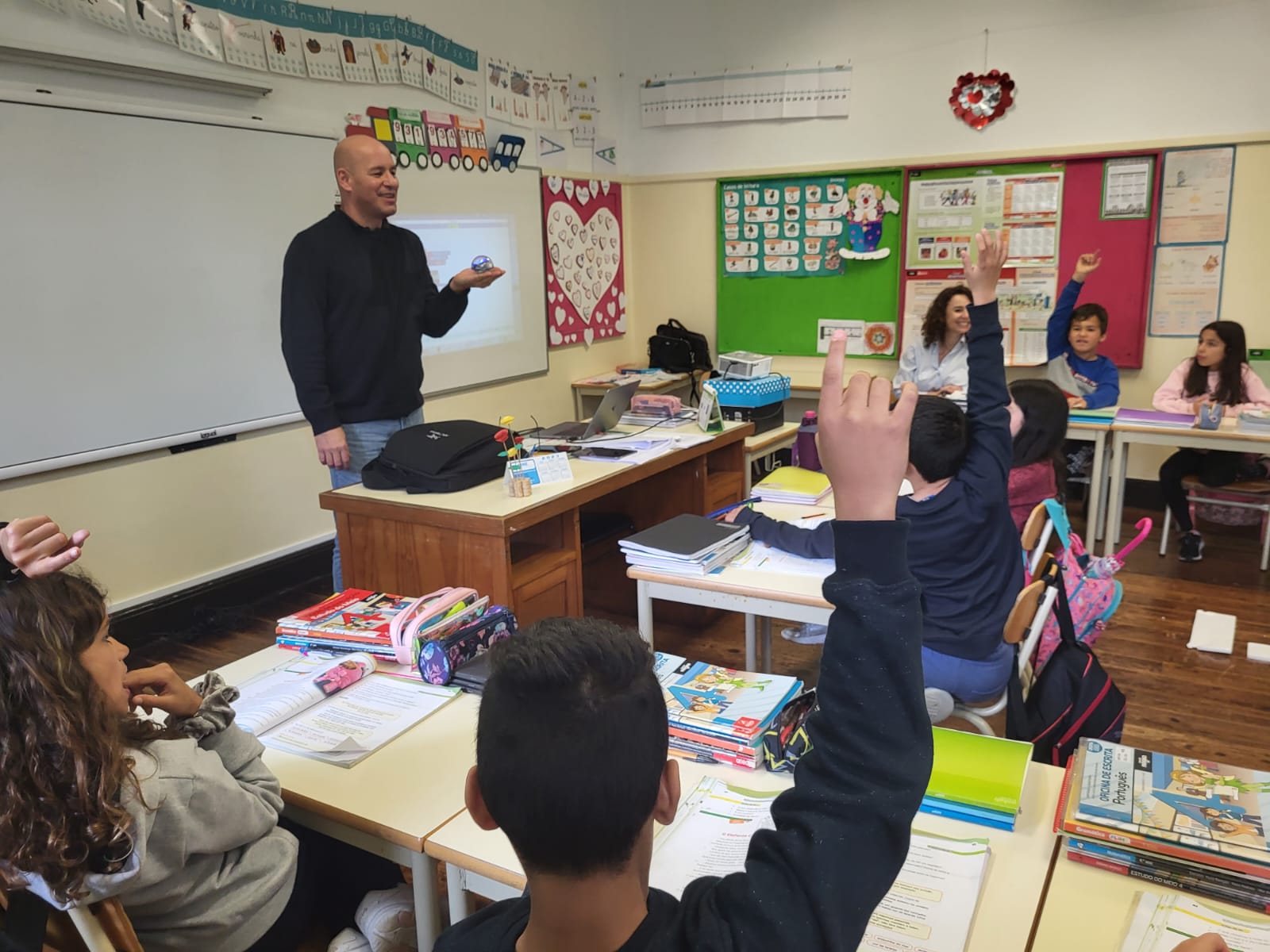 Nuno Nunes returns to his primary school under the “Cientista Regressa ...